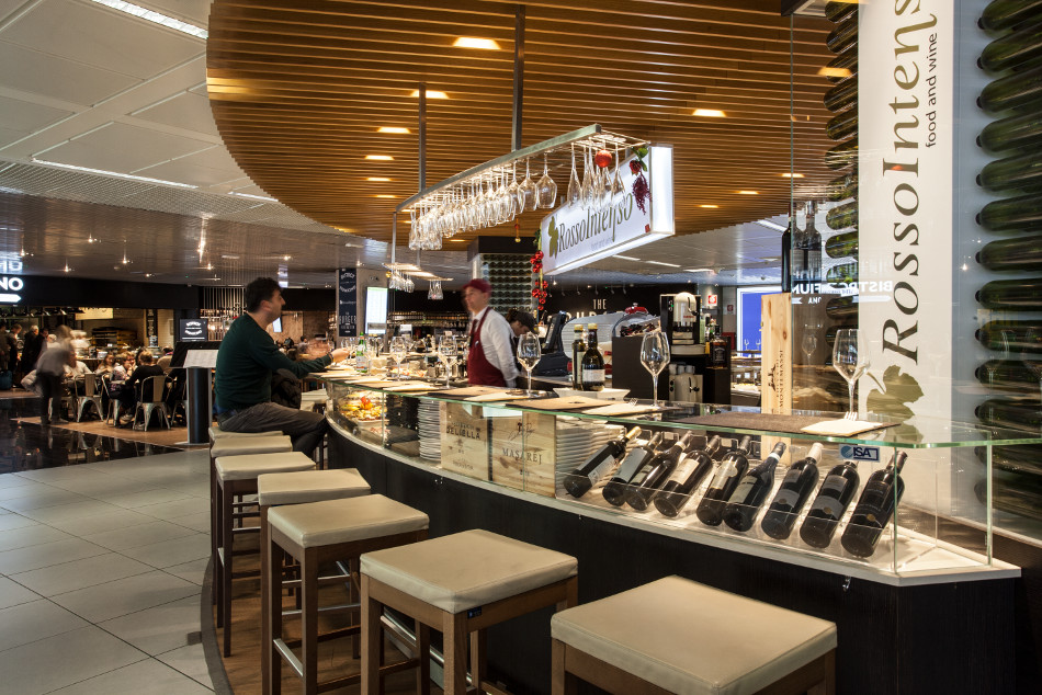 Shopfitting Rosso Intenso Food & Wine Fiumicino Airport Rome | ISA ...
